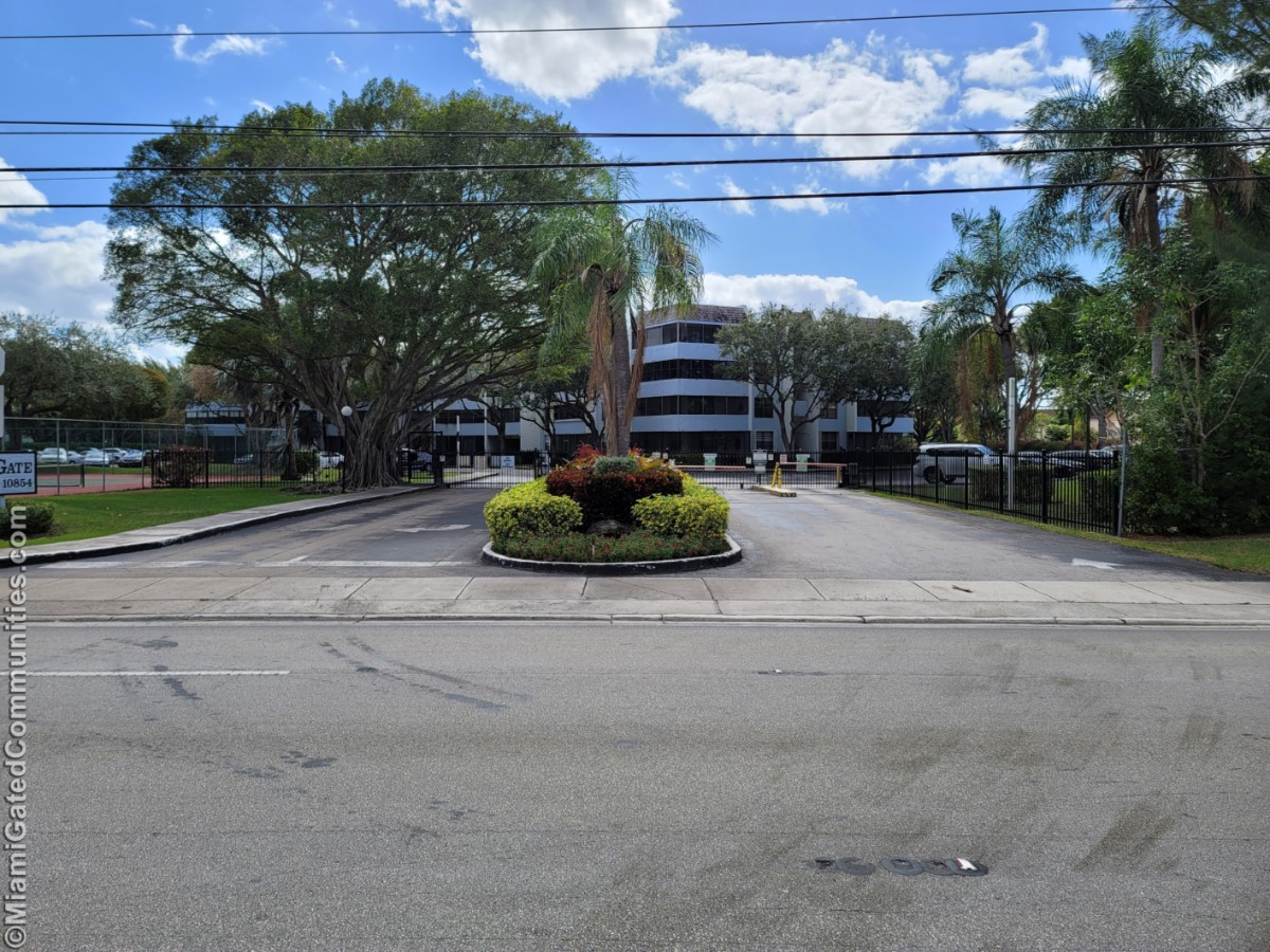 Miami Gated Communities - Miami Realtors, buying Coral Gables homes ...